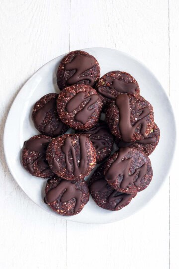 No-Bake Protein Cookies (Pre Workout Snack) - Cooking For Peanuts